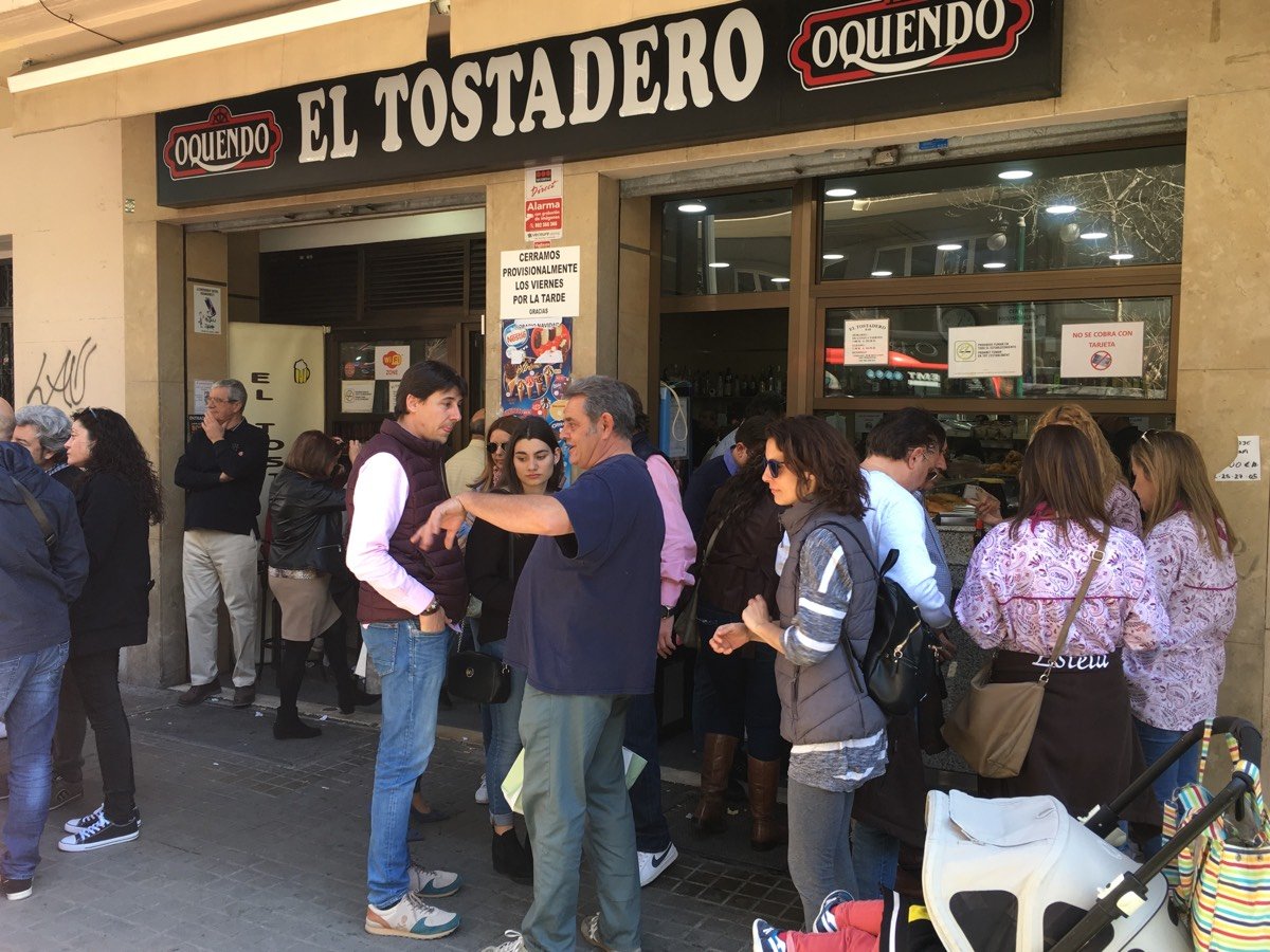 El Tostadero serve speciality sepia romana - Valencia - Amazing Capitals